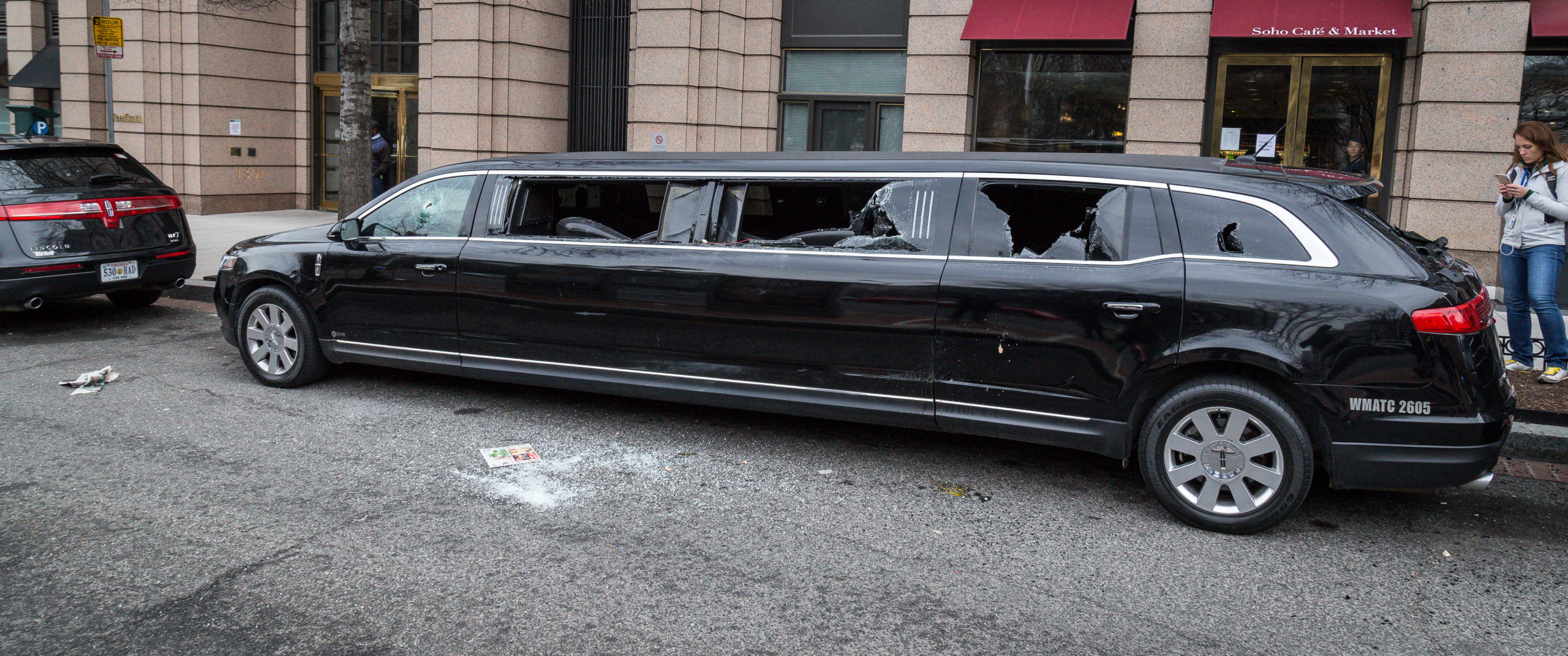 Limo Damage – Between Two Rocks