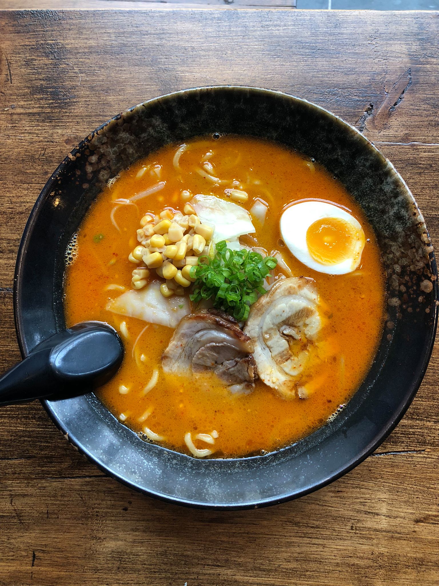 Kuro Shiro Ramen – Between Two Rocks