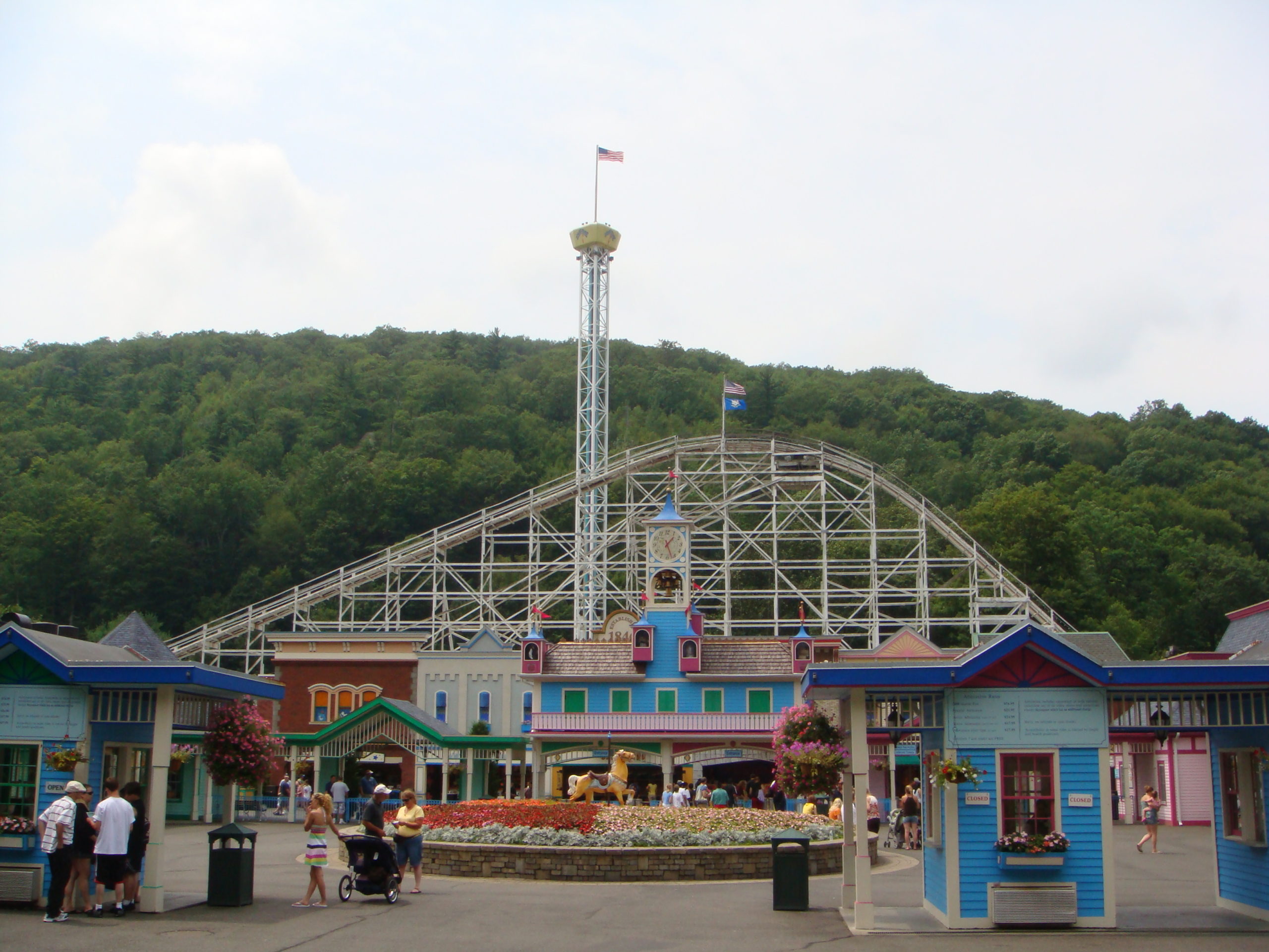 Lake Compounce – Between Two Rocks